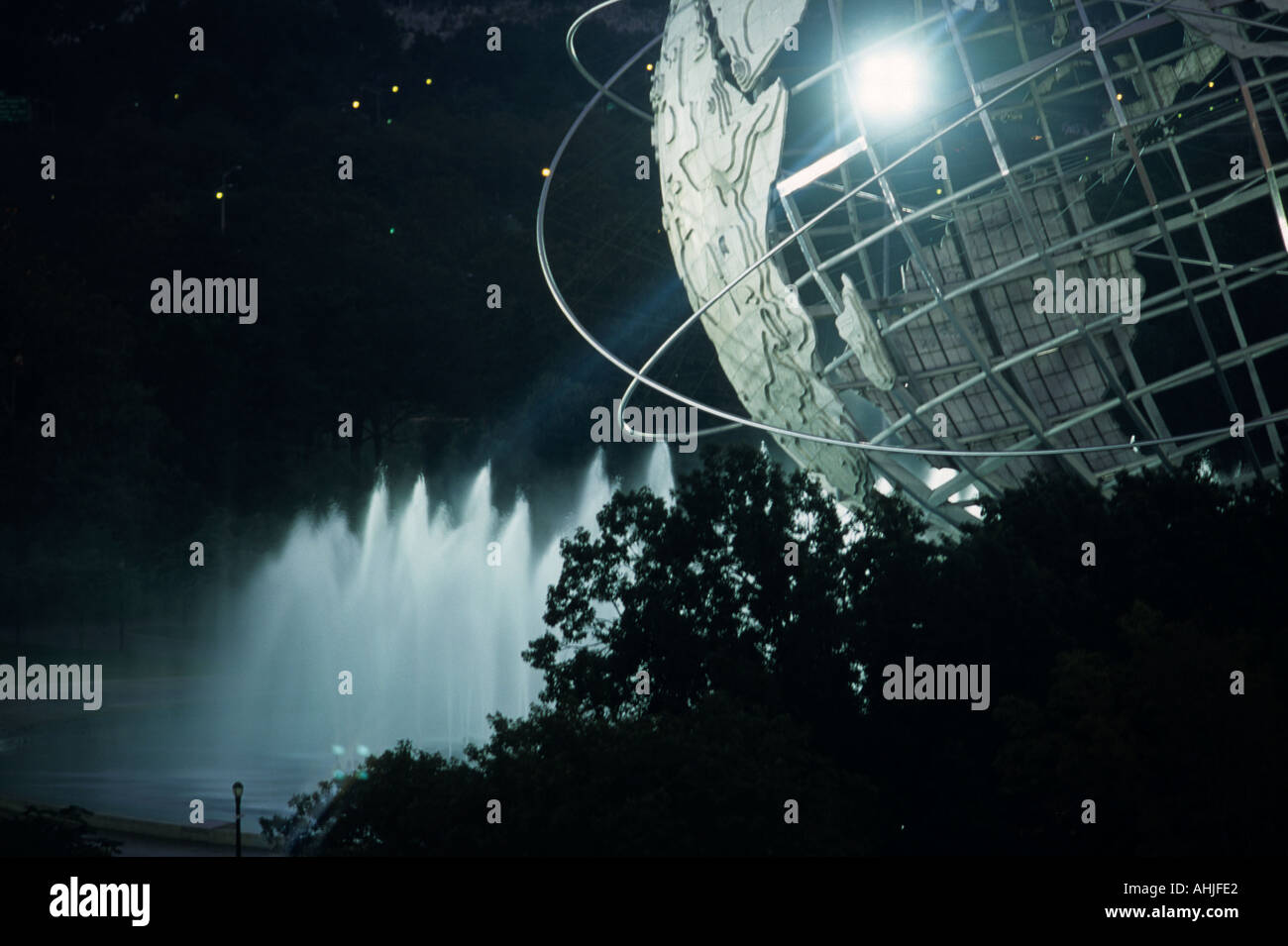 Unisphere fountains High Resolution Stock Photography and Images - Alamy