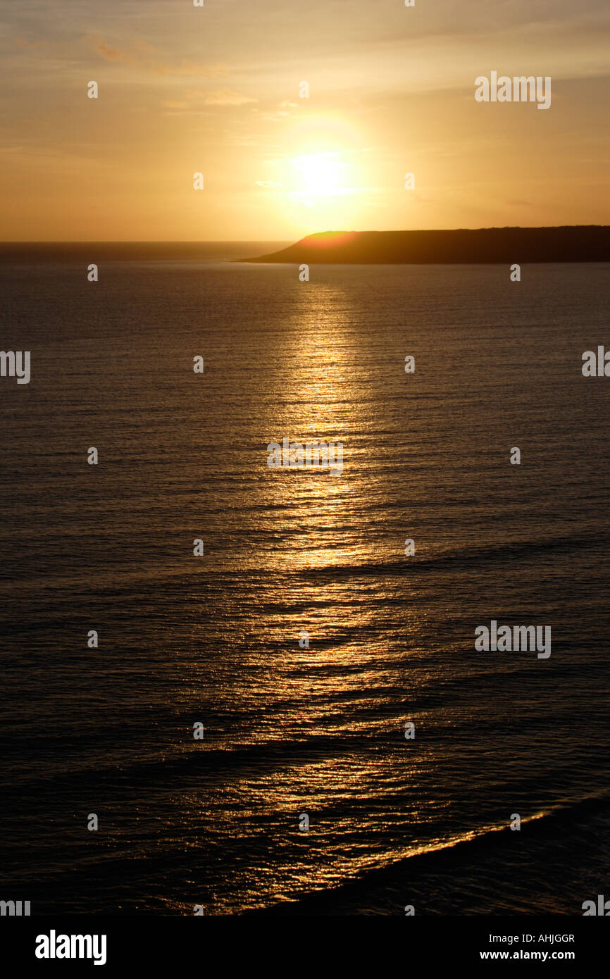 Evening sunset over ocean hi-res stock photography and images - Alamy