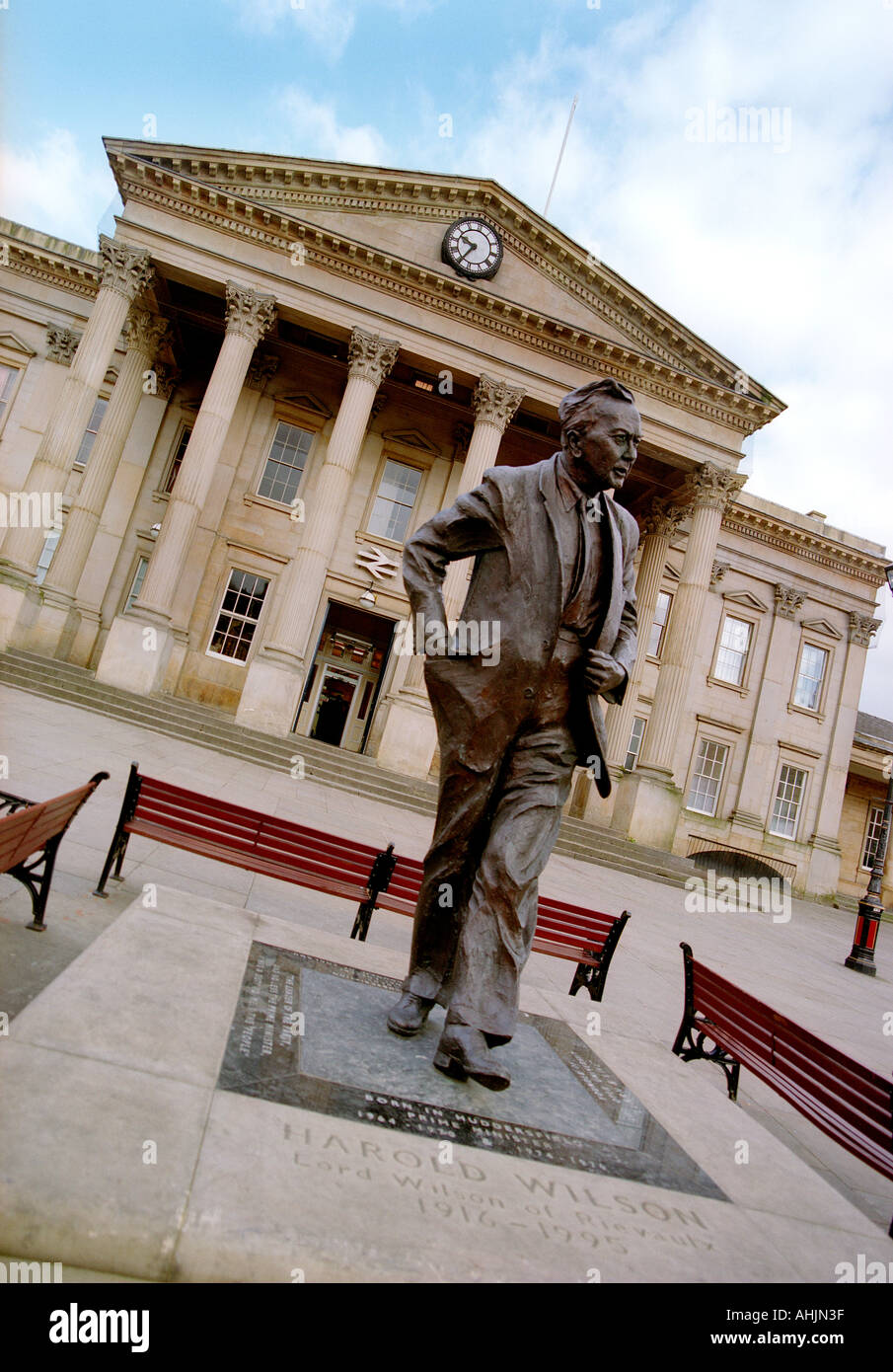 Harold Wilson's Statue Huddersfield Yorkshire, England Stock Photo - Alamy