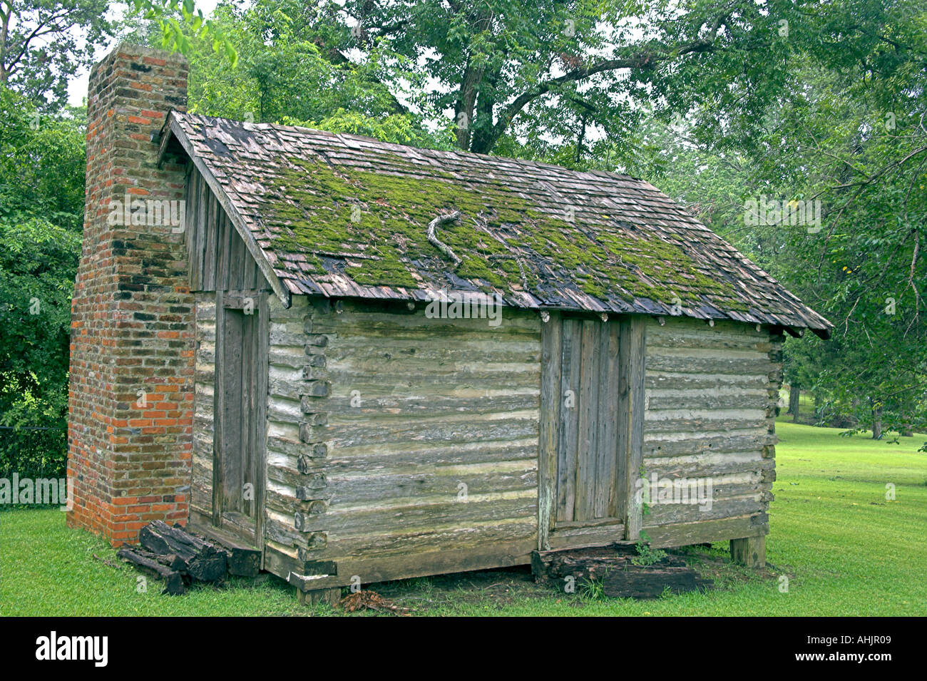preserved slaves houses on plantations in Mississippi Stock Photo - Alamy