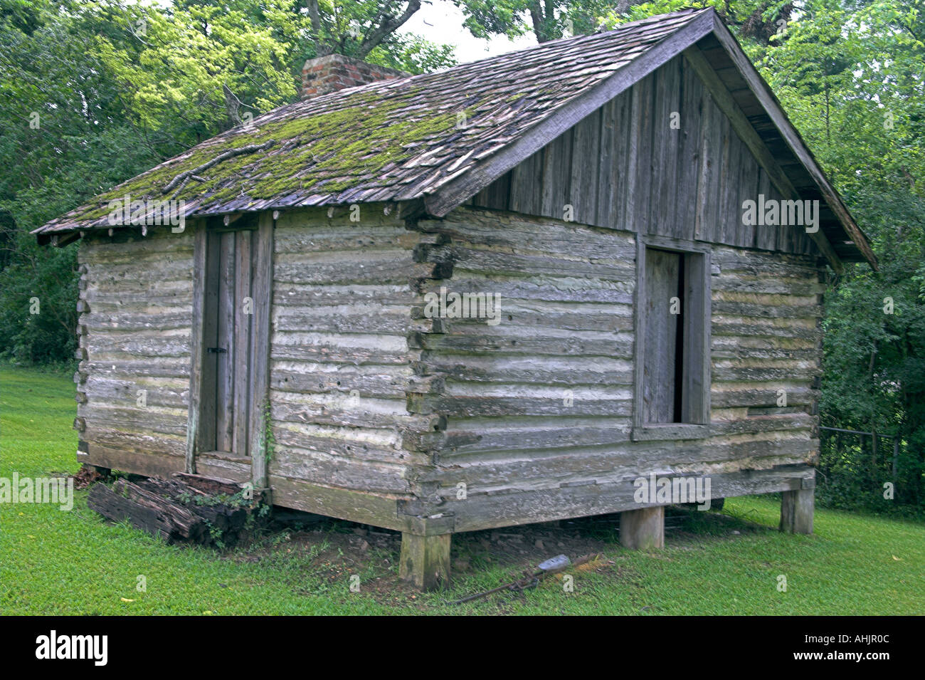 preserved slaves houses on plantations in Mississippi Stock Photo - Alamy