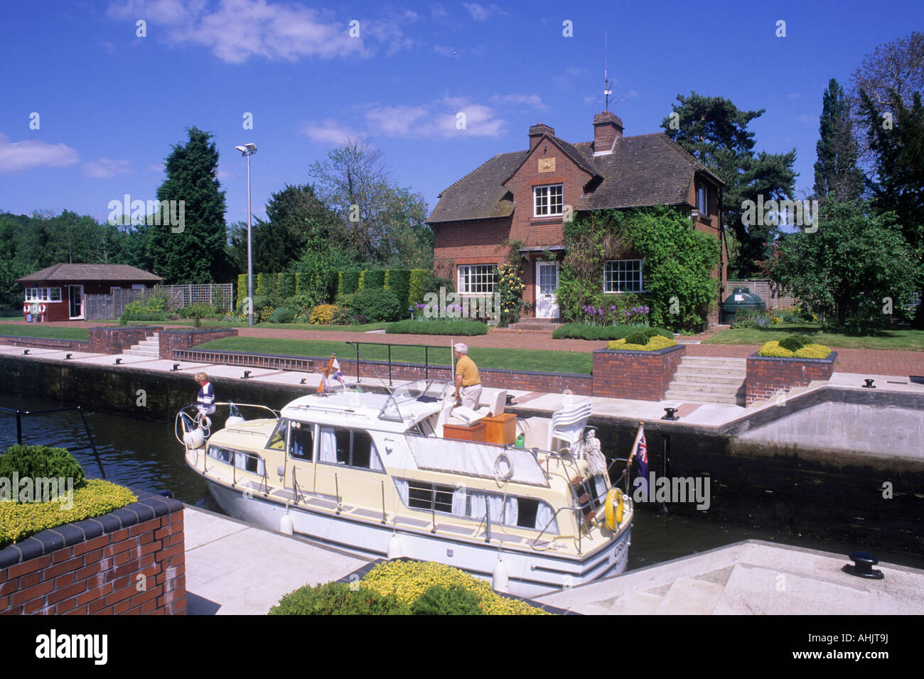 Hambleden Lock River Thames Buckinghamshire Stock Photo - Alamy
