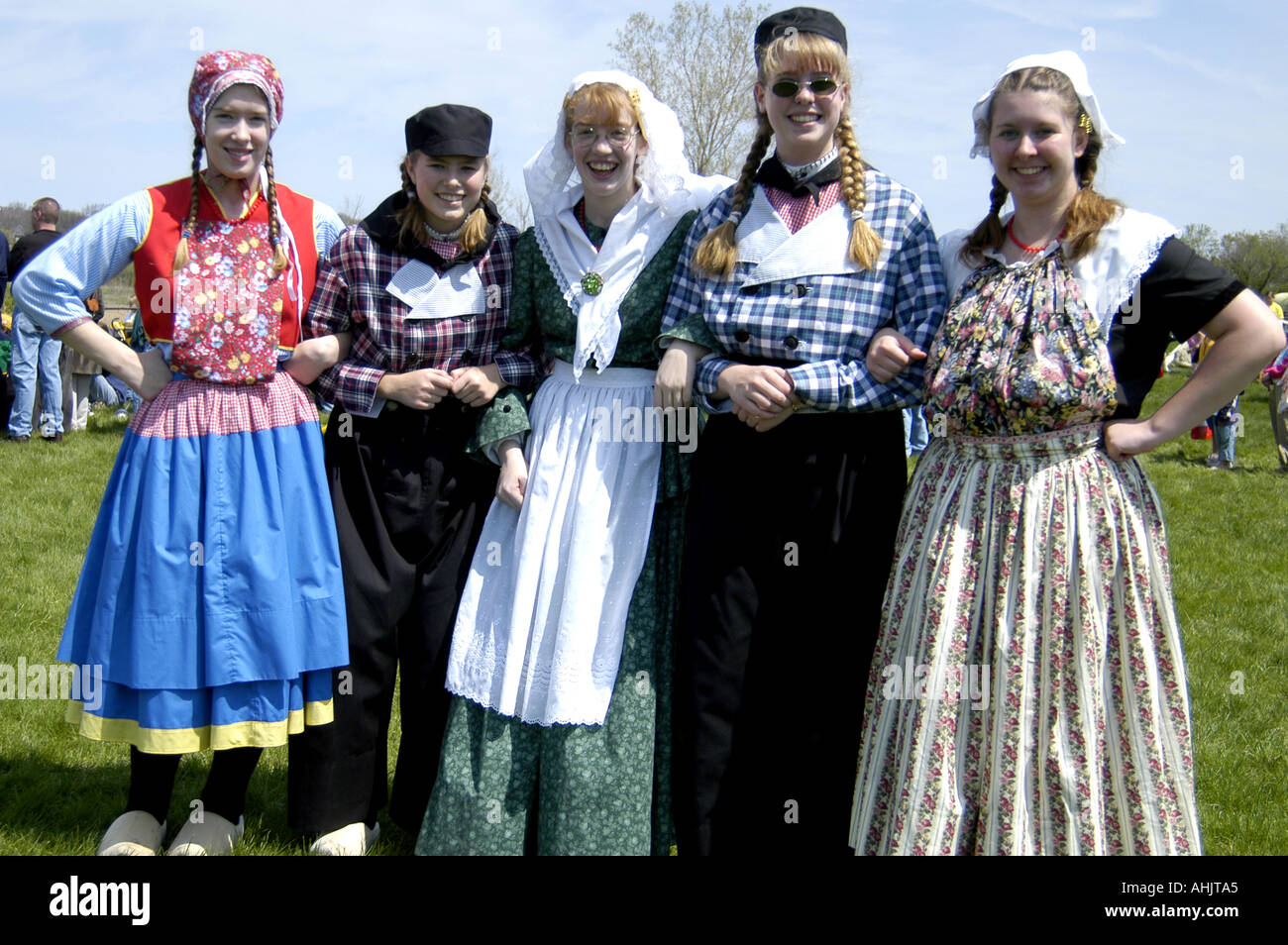 5 Girls pose in traditional Dutch garb During Kinderplaat at the Tulip ...