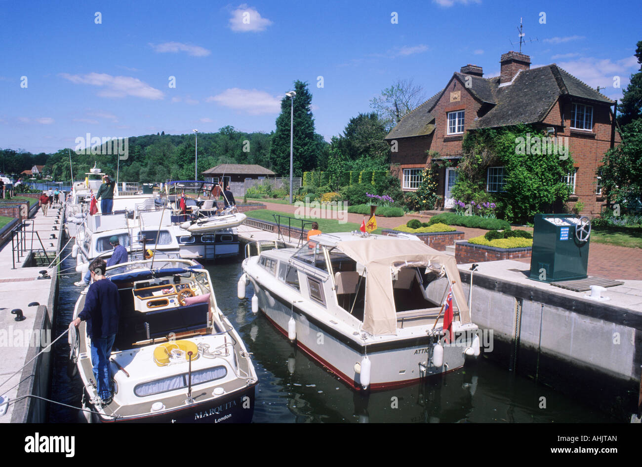 Hambleden Lock River Thames Buckinghamshire Stock Photo - Alamy