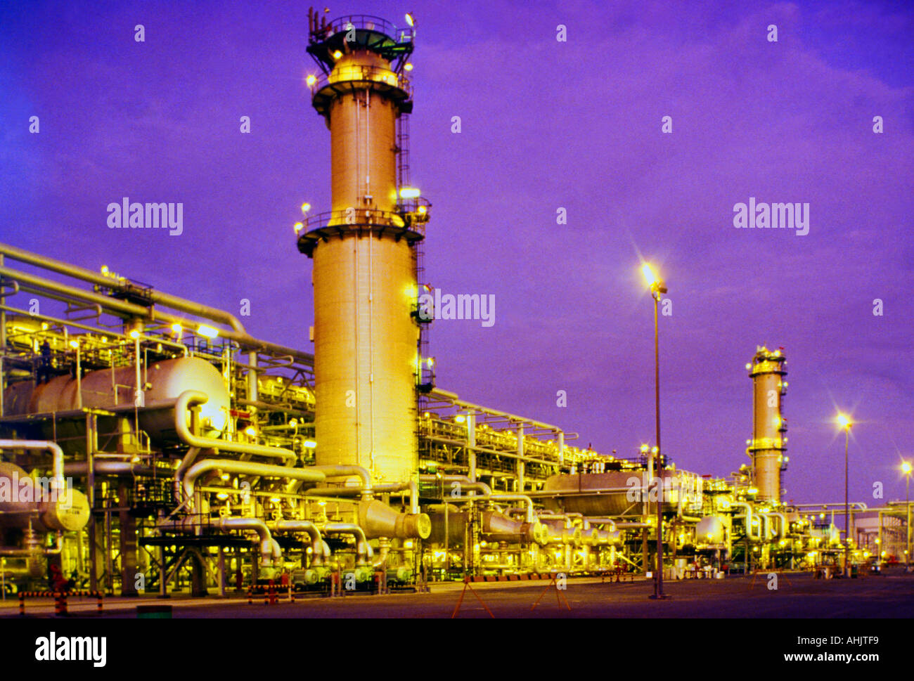 Fractionation plant hi-res stock photography and images - Alamy