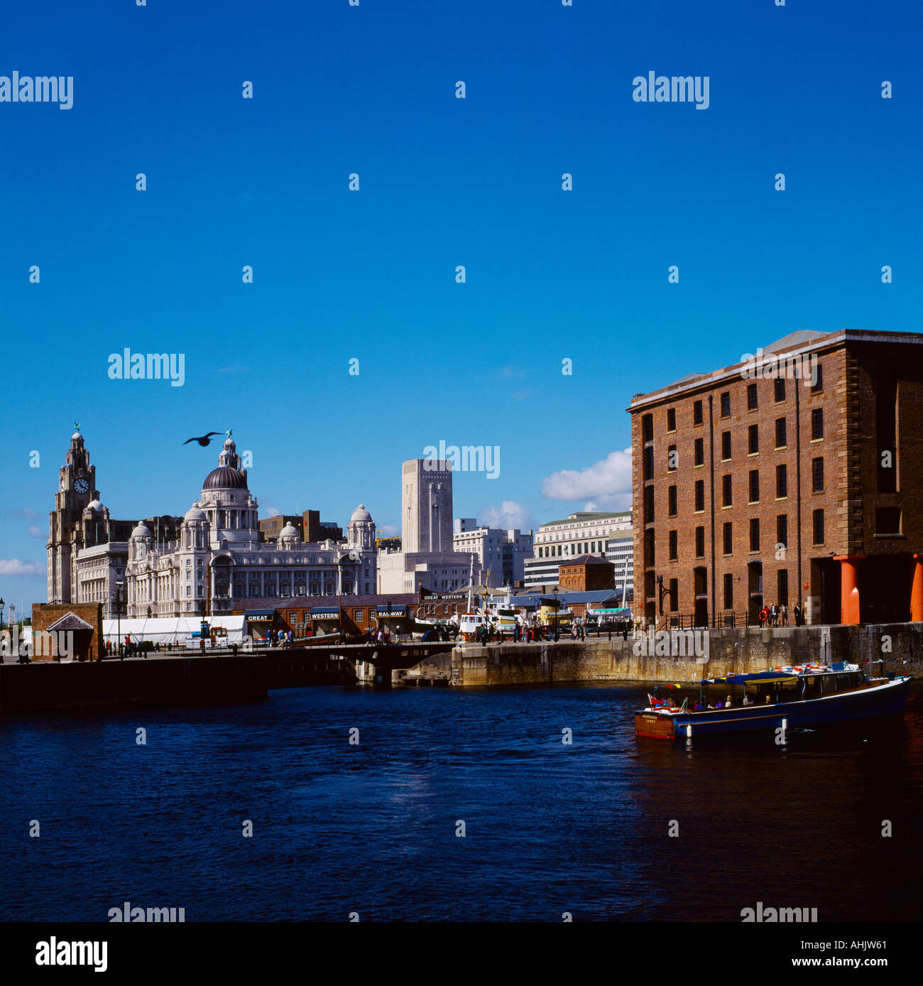 Buildings on liverpool docks hi-res stock photography and images - Alamy