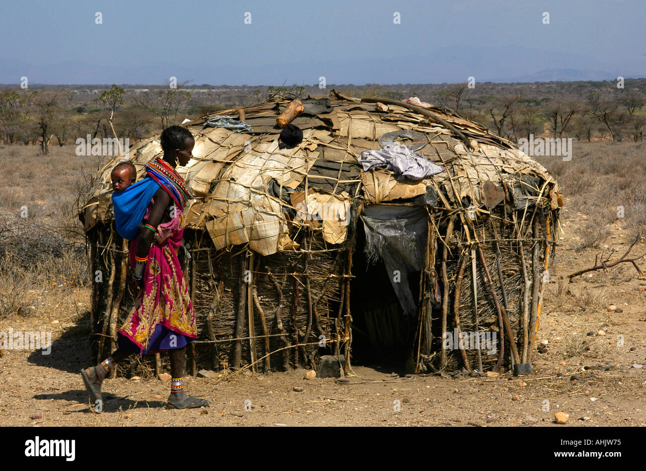 The Maasai mother Kenya cottage hut hovel cabin Stock Photo - Alamy