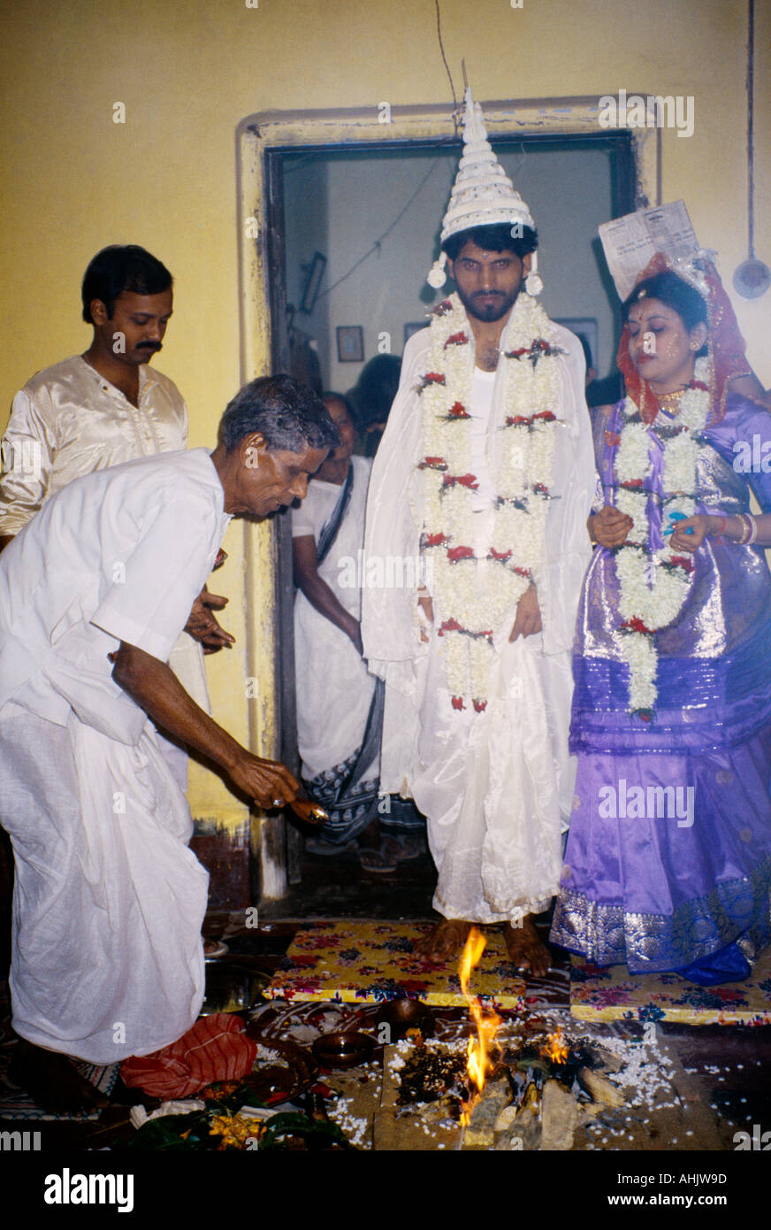 Hindu wedding fire hi-res stock photography and images - Alamy