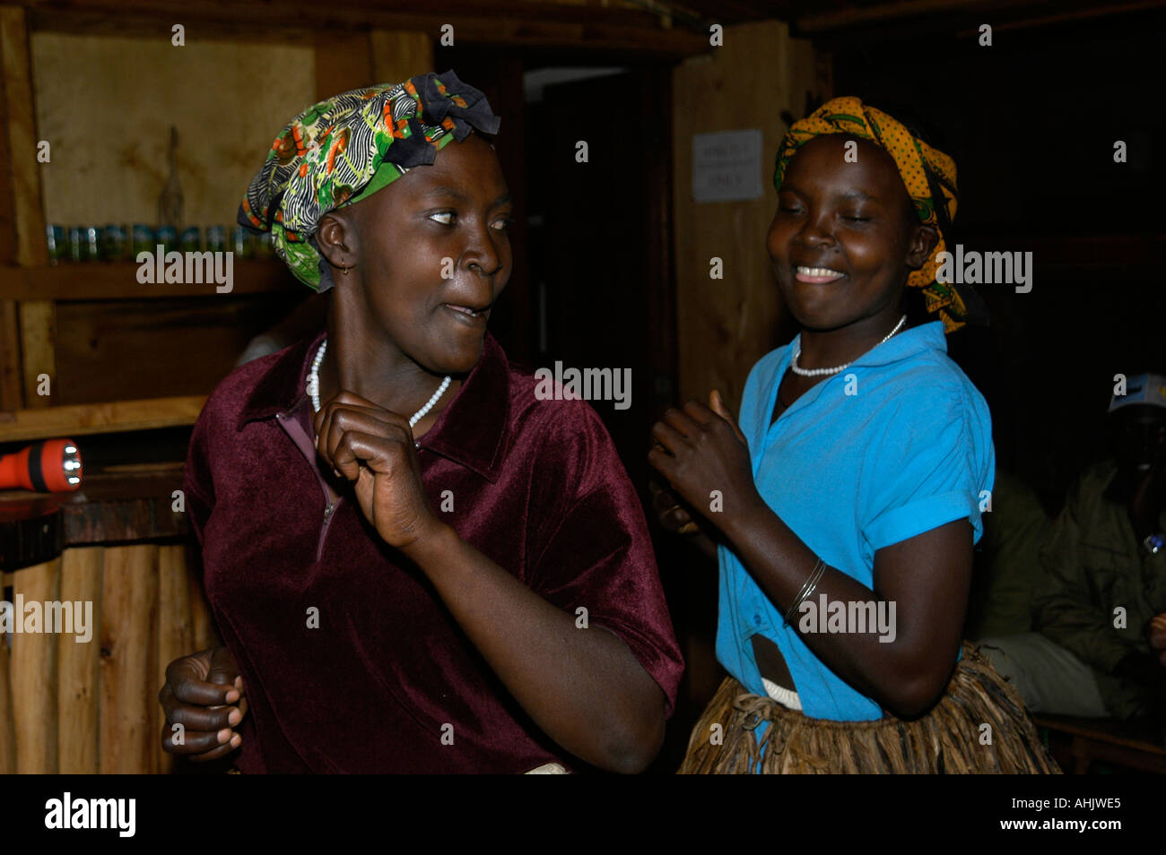 Africa Kenya Tanzania dancer dancing woman women Stock Photo - Alamy
