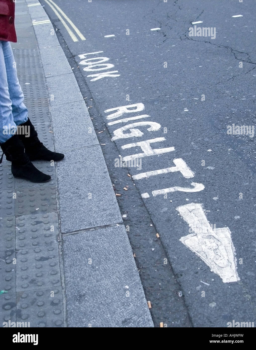 Look right sign london street hi-res stock photography and images - Alamy