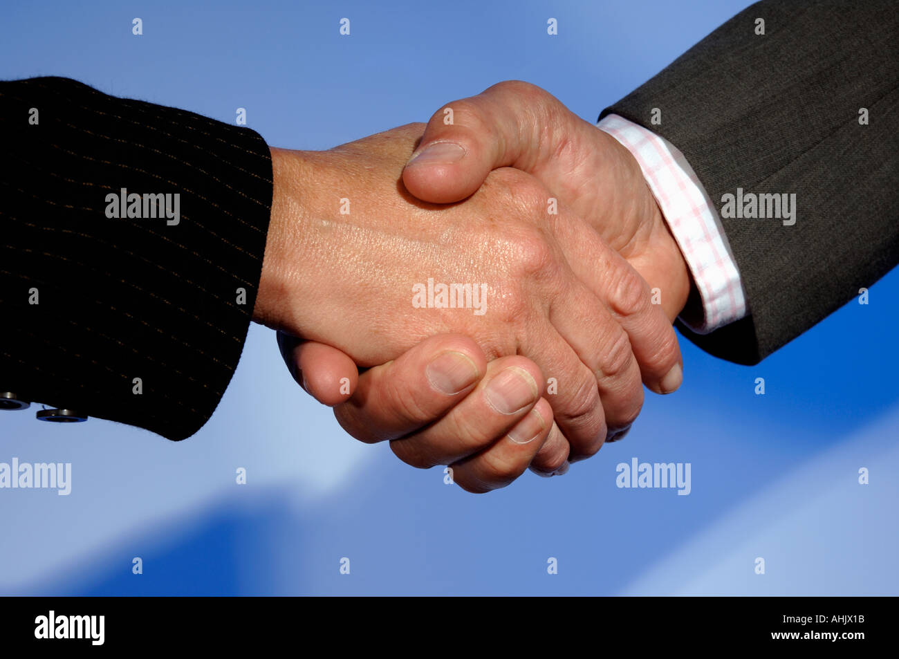 Man and woman shaking hands Stock Photo - Alamy