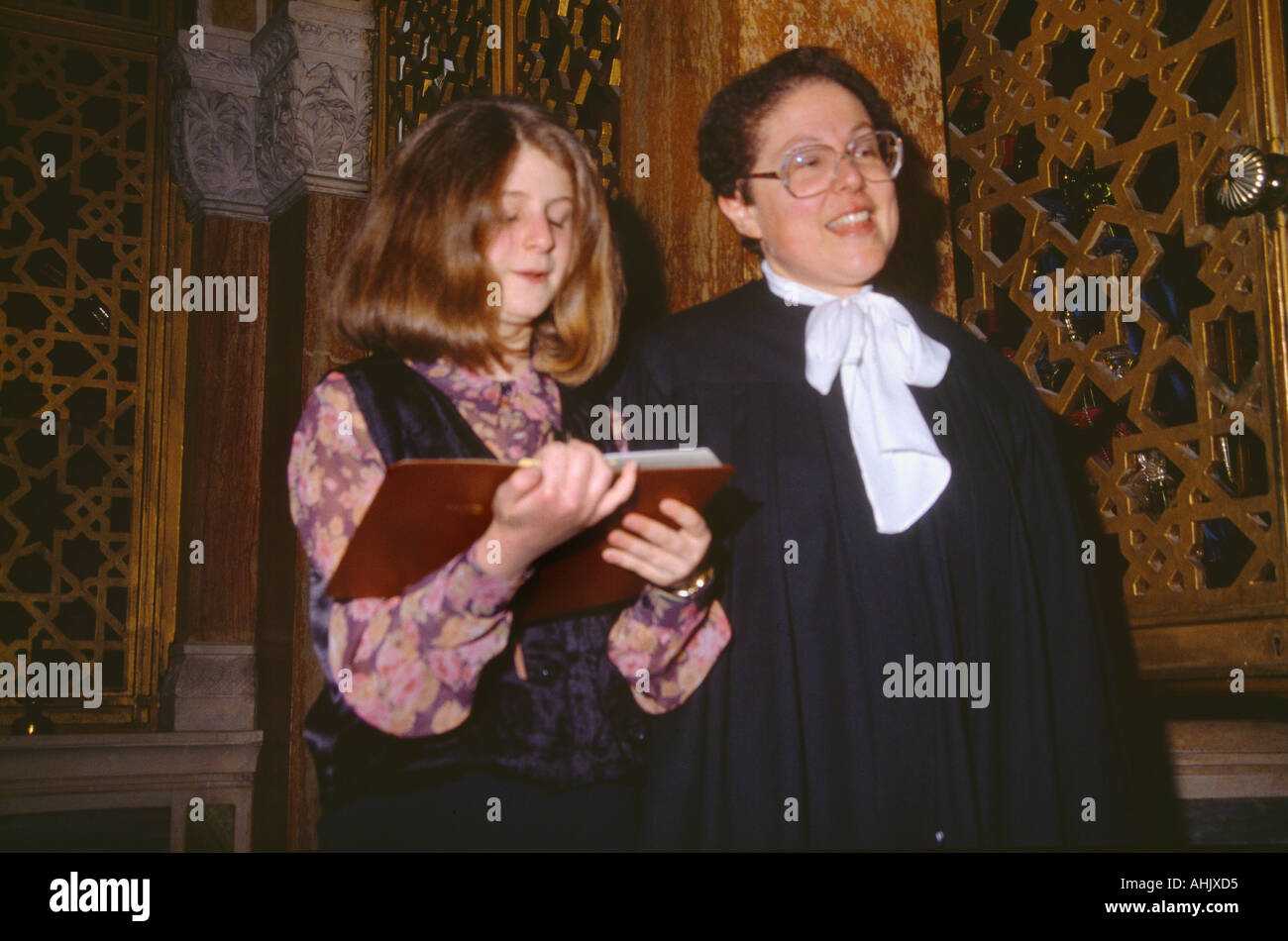 Female rabbi hi-res stock photography and images - Alamy