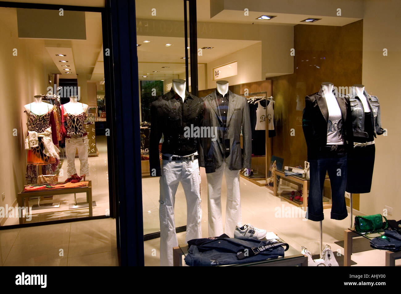 Shopping Fashion Men High Resolution Stock Photography and Images - Alamy