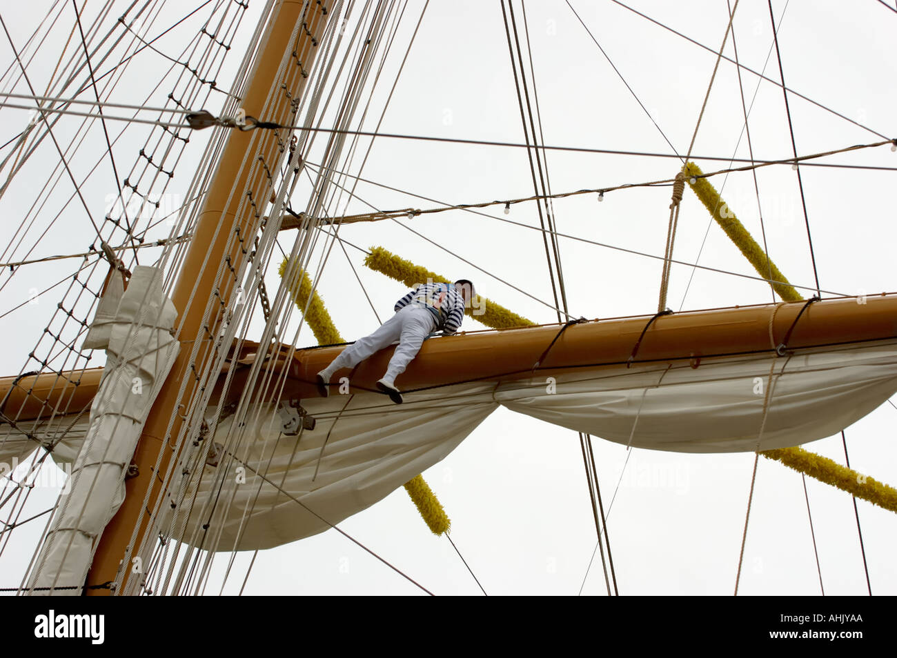 Rigger working on Mexican Tall Ship Cuauhtemoc at San Pedro Harbor ...