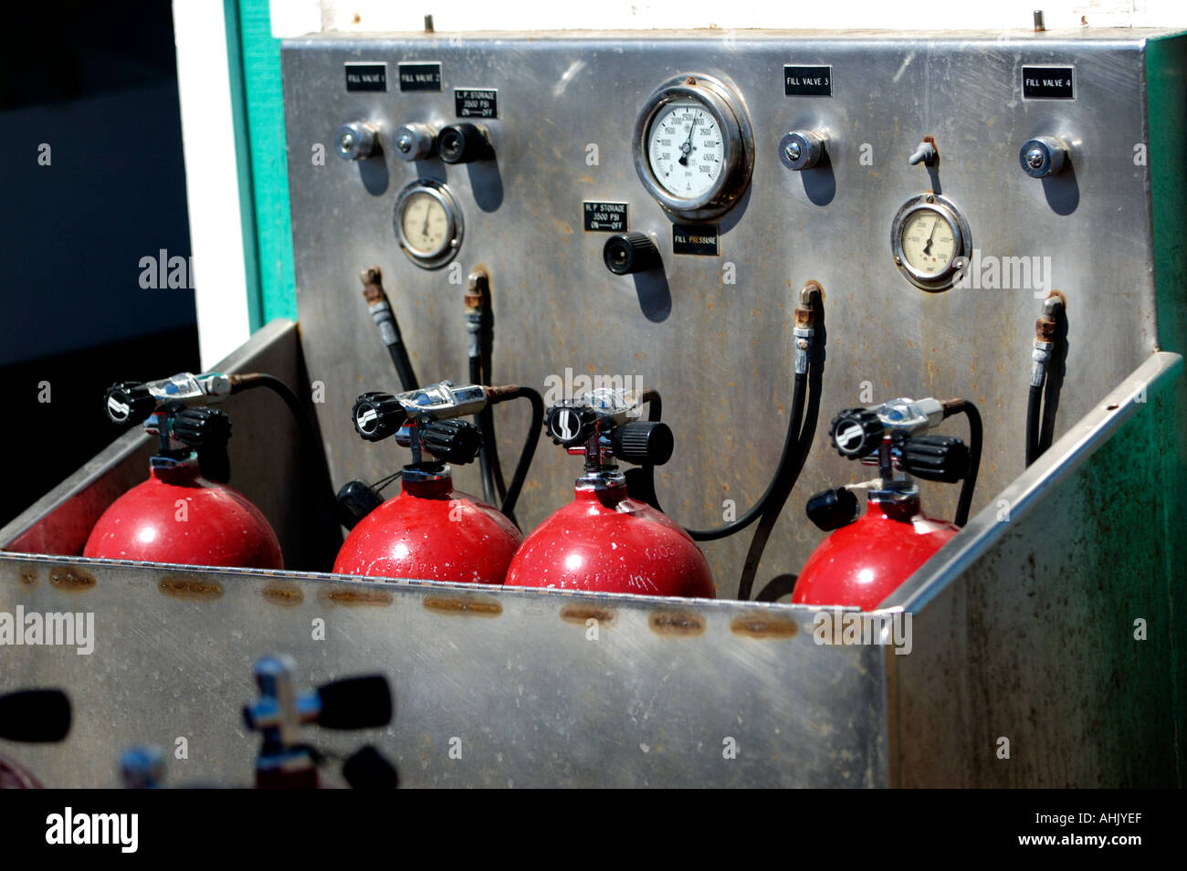 Empty oxygen tanks hi-res stock photography and images - Alamy