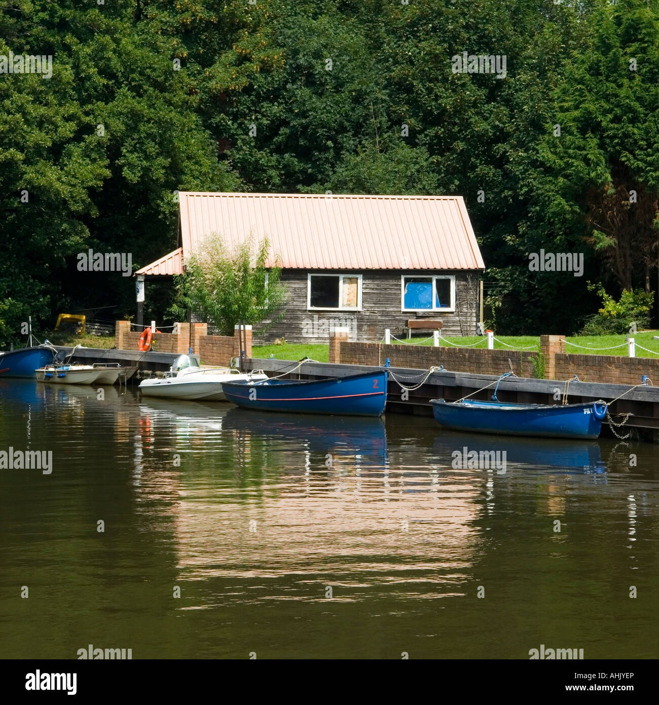 River wey navigations national trust hi-res stock photography and ...