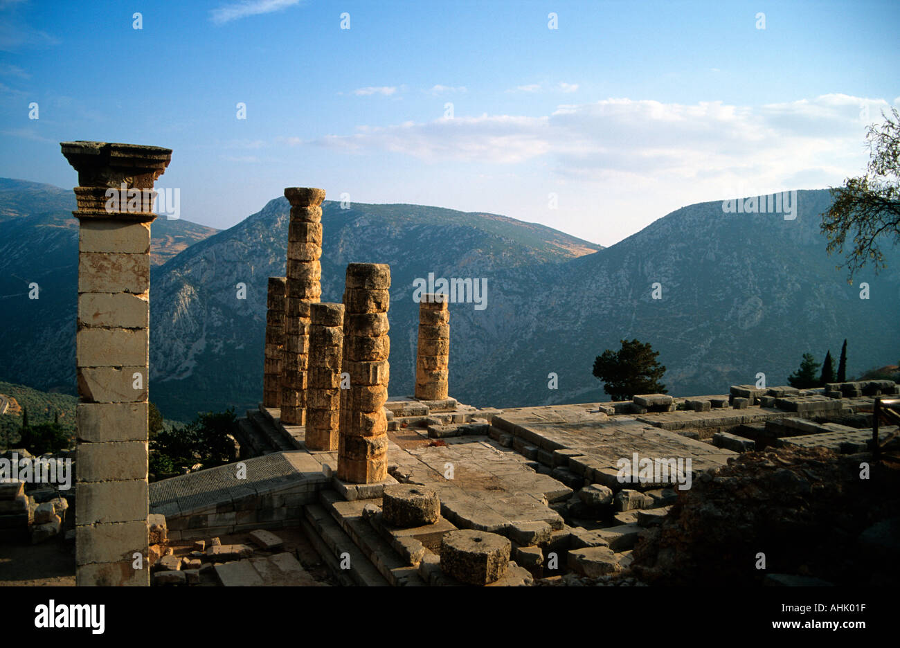 mainland greece delphi the temple of apollo Stock Photo - Alamy