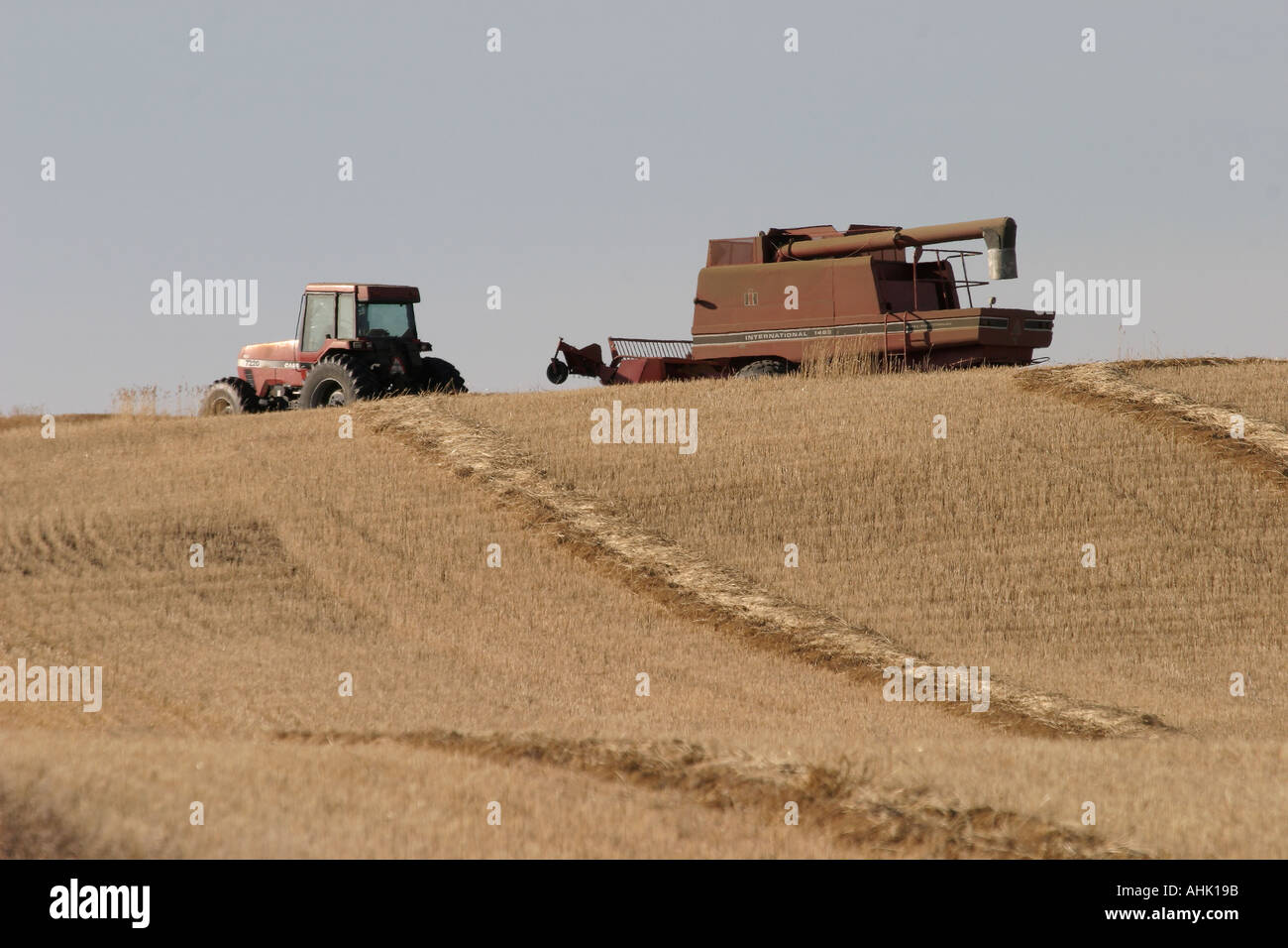 Wheat combine saskatchewan hi-res stock photography and images - Alamy