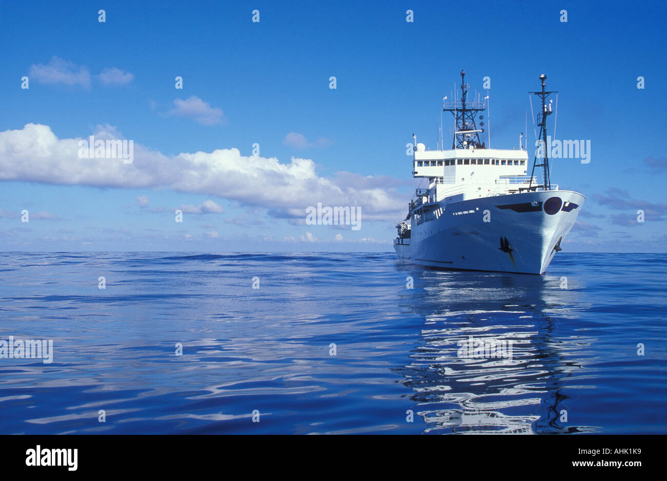 USA UW research ship R V Thomas G Thompson in North Pacific Ocean 200 ...