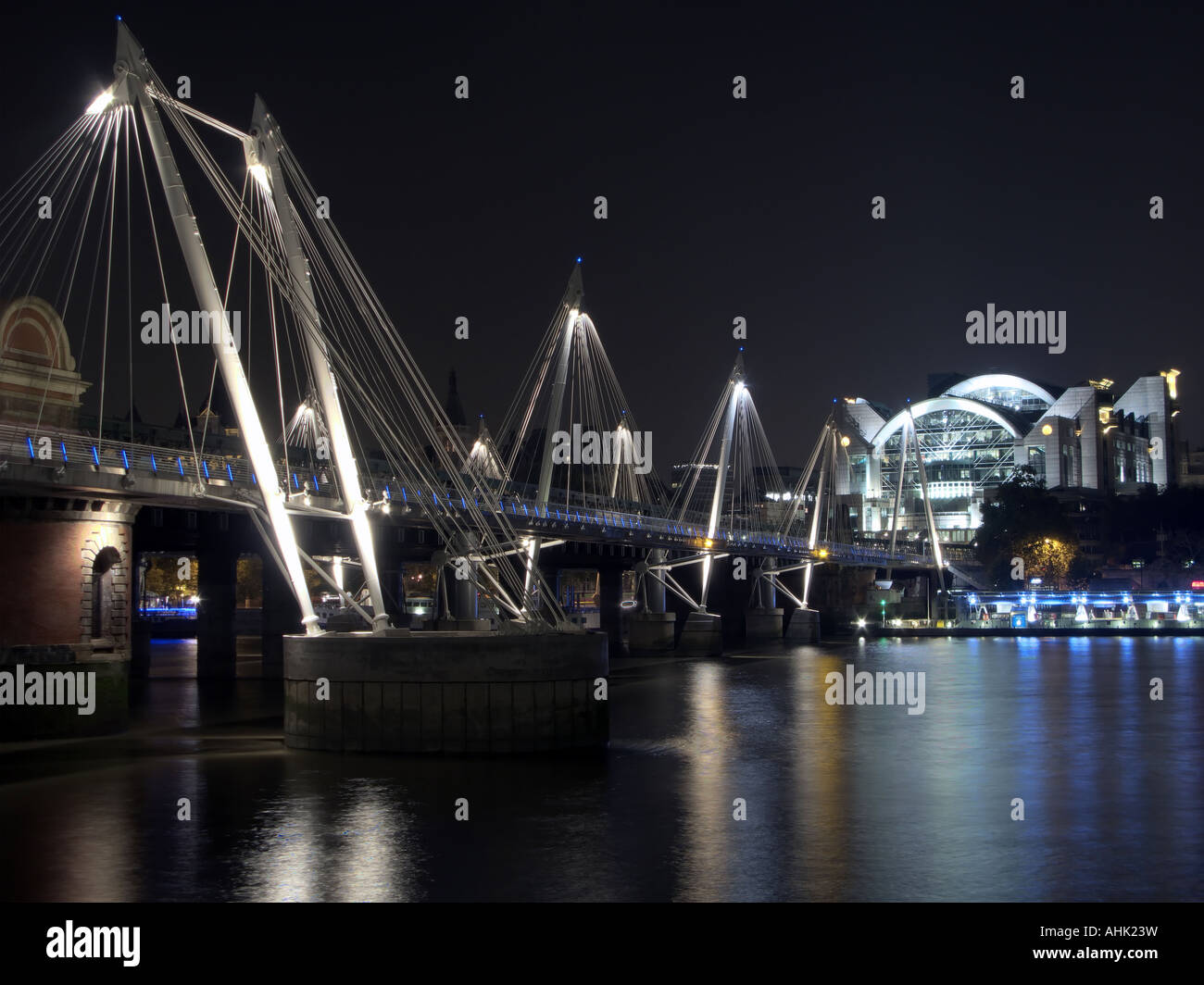 Embankment bridge hi-res stock photography and images - Alamy