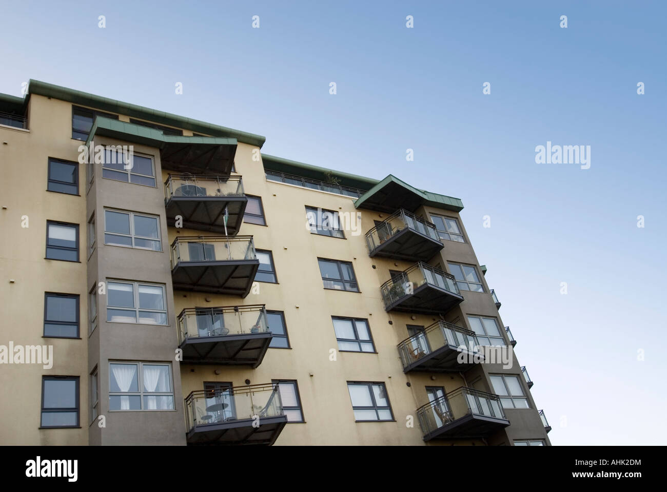 Modern apartments building hi-res stock photography and images - Alamy