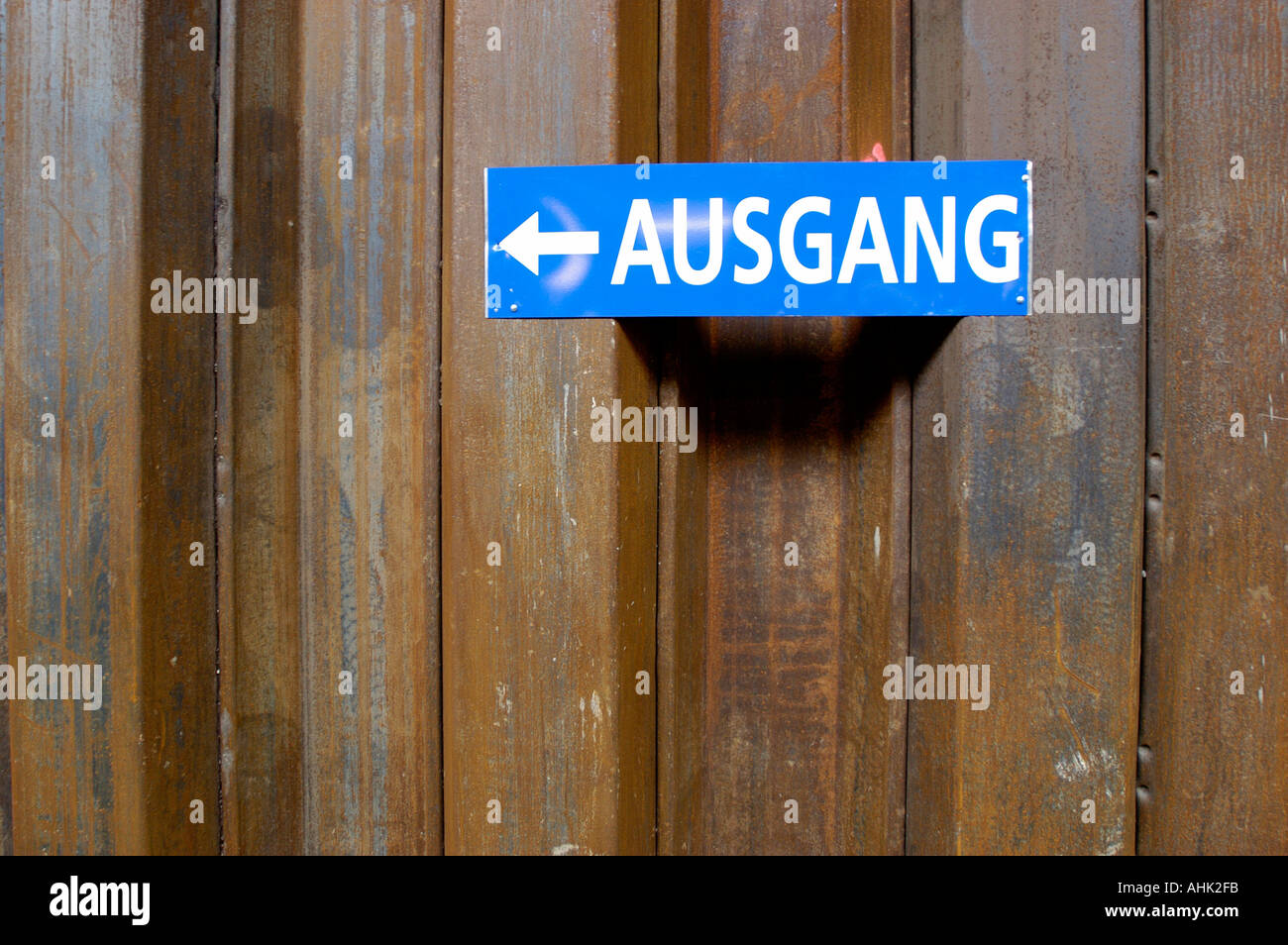 Redirection sign hi-res stock photography and images - Alamy