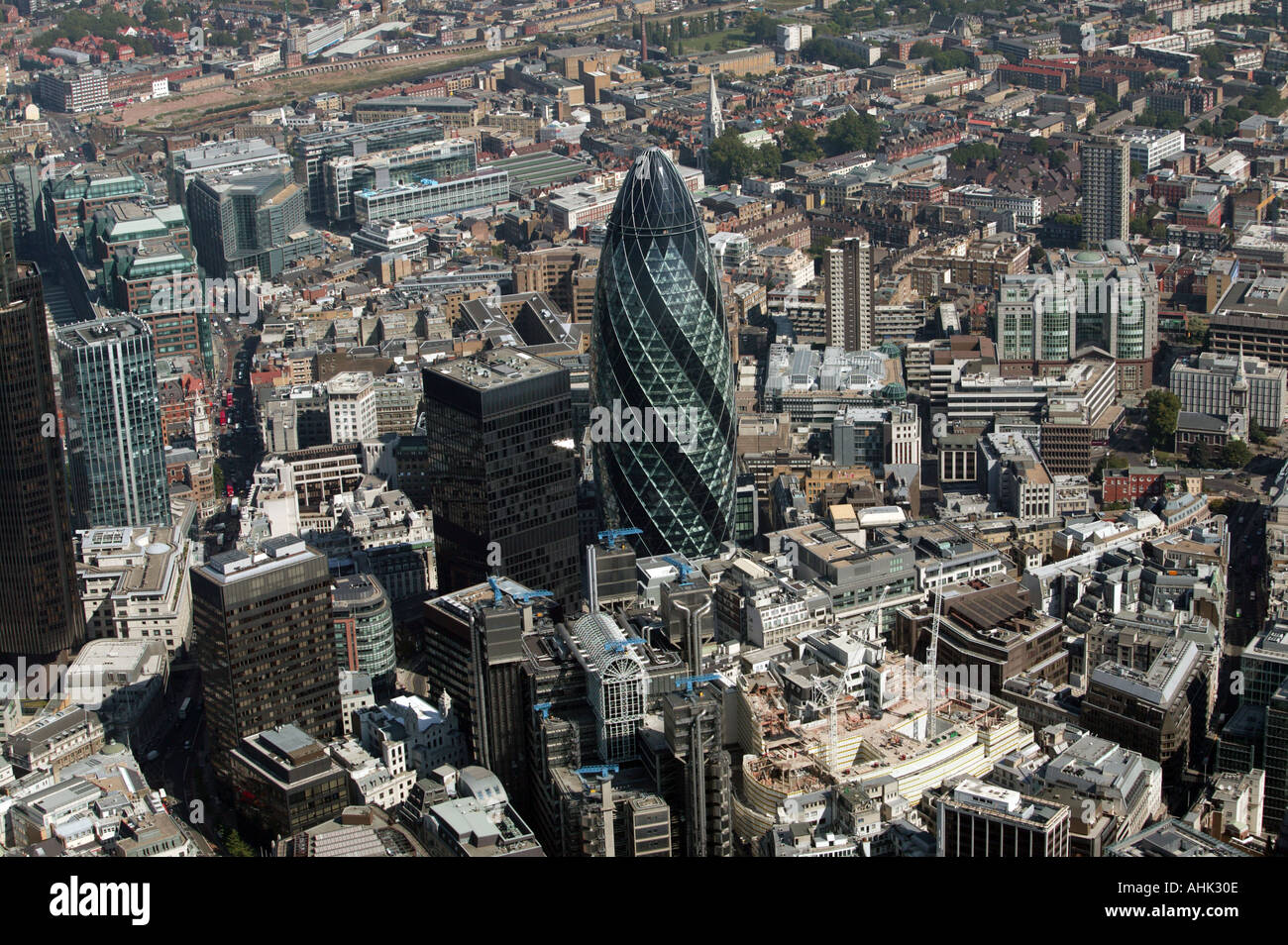 Gherkin london skyscraperThe Gerkin building Swiss Re Headquarters ...