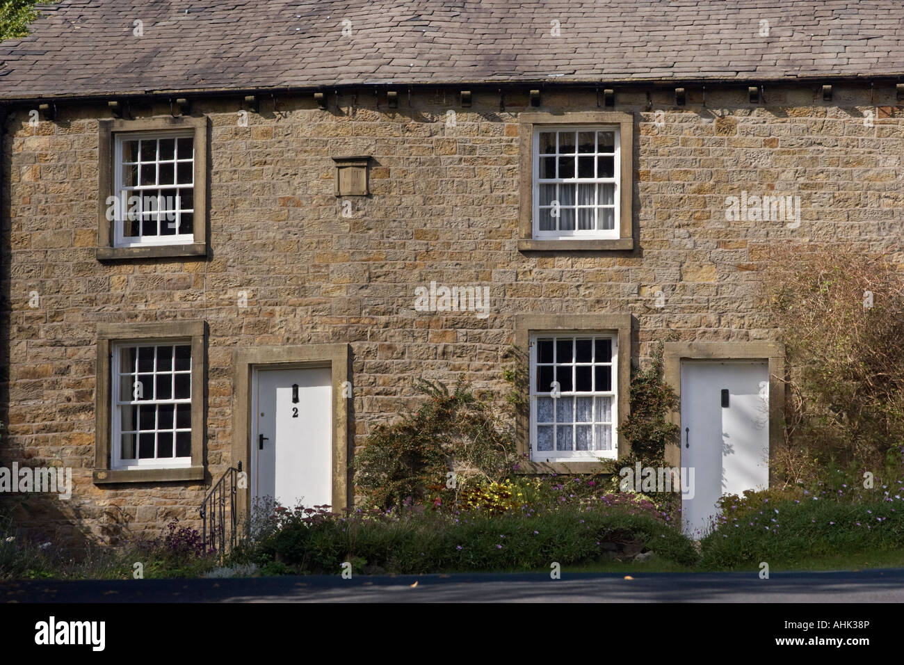 Two up two down cottages hi-res stock photography and images - Alamy