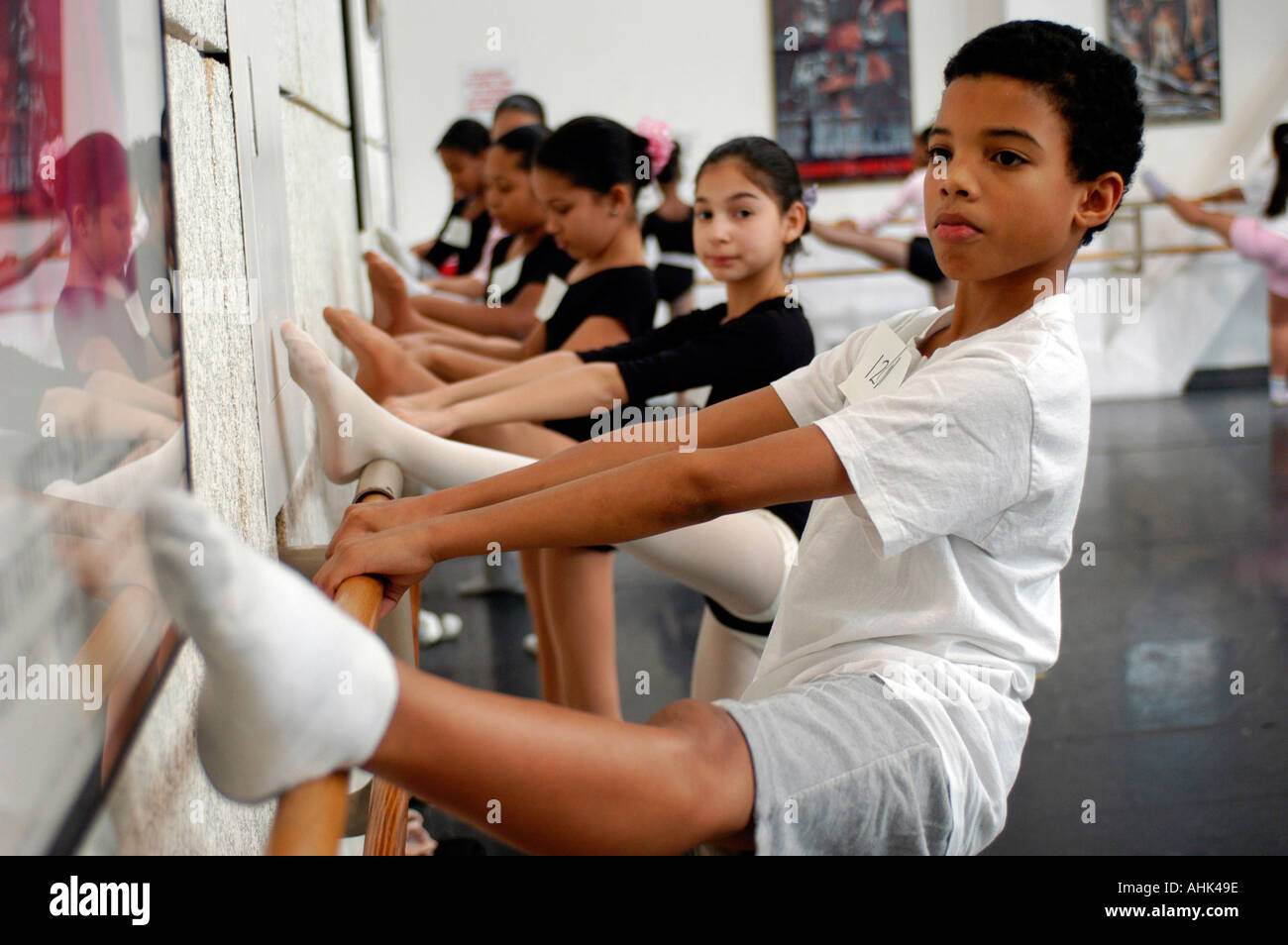 Ballet barre boy hi-res stock photography and images - Alamy