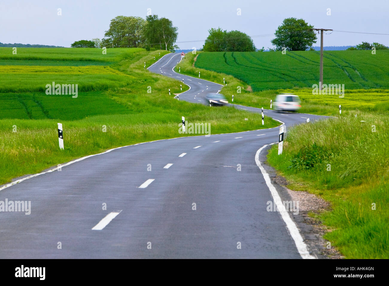 highway through farmland Stock Photo - Alamy