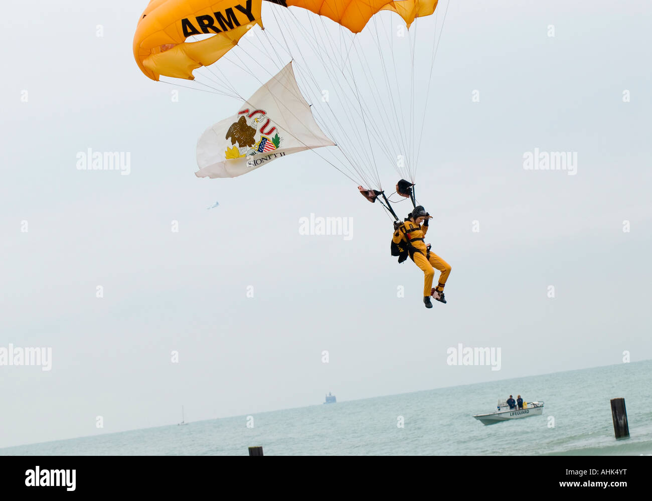Female parachutist hi-res stock photography and images - Alamy