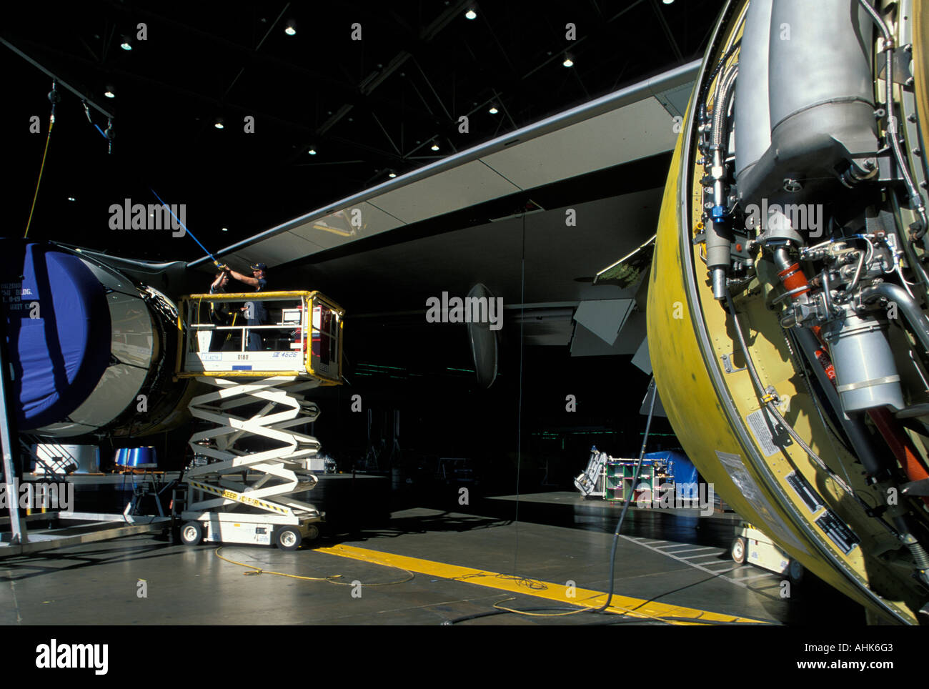 USA Washington Everett Boeing workers work on GE jet engine on Boeing ...