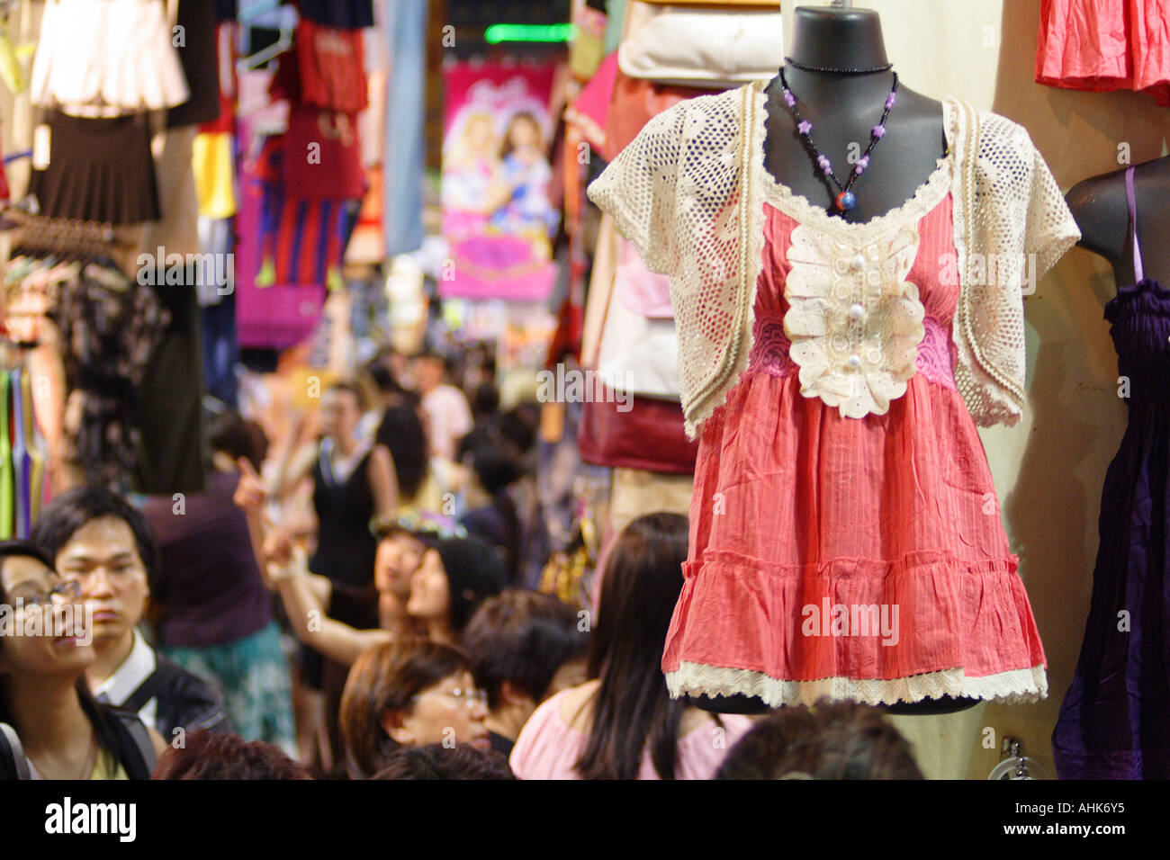 Shoppers and Merchandise at Temple Street Night Market, Mong Kok ...