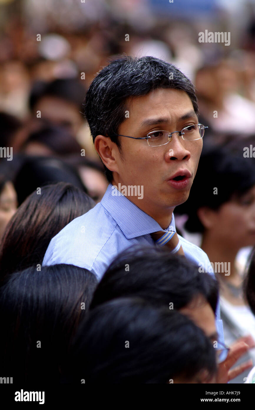 Crowded Pedestrian Sidewalk During Lunchtime Rush in Hong Kong, China ...