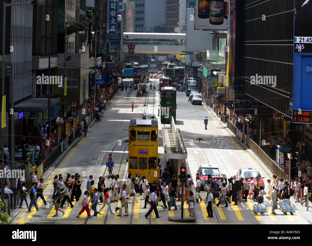 Crowded Pedestrian Crosswalk During Lunchtime Rush in Hong Kong, China ...