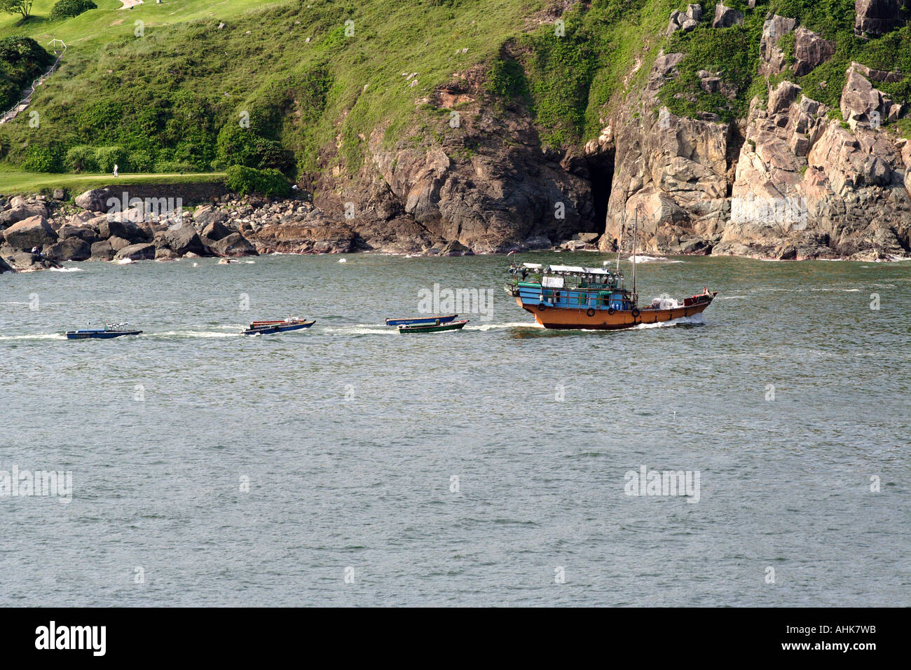 Smaller boats hi-res stock photography and images - Alamy