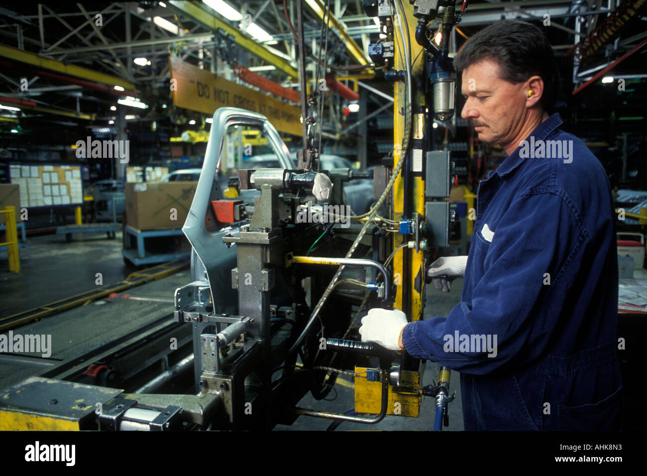 Auto assembly line canada hi-res stock photography and images - Alamy