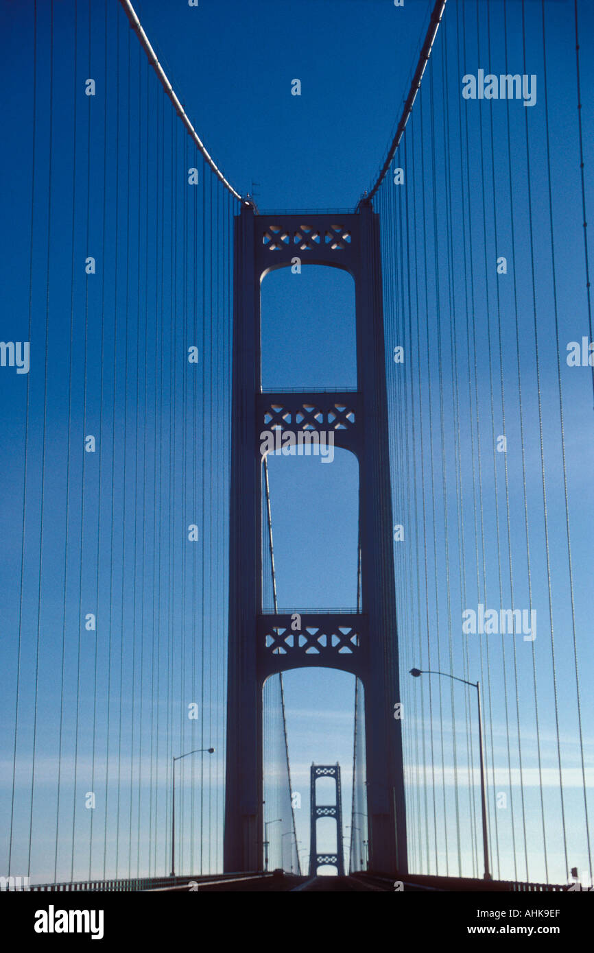 Overhead truss construction hi-res stock photography and images - Alamy