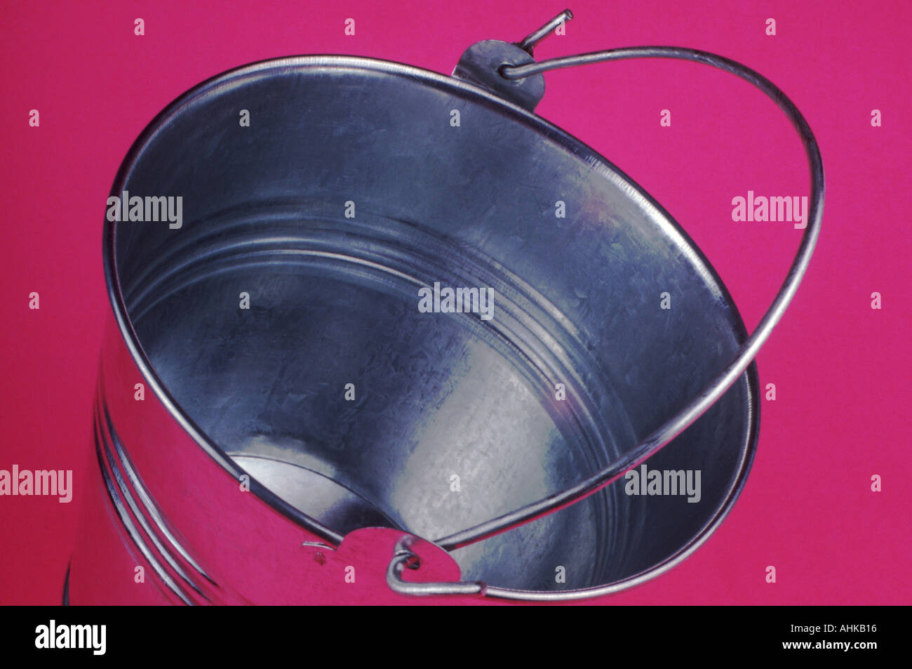 Empty tin pail with metal wire handle close up Stock Photo - Alamy