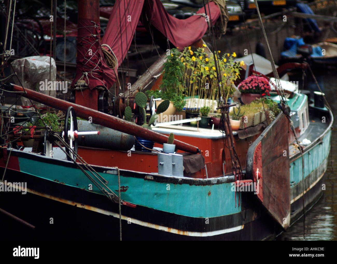 Floating homes amsterdam hi-res stock photography and images - Alamy