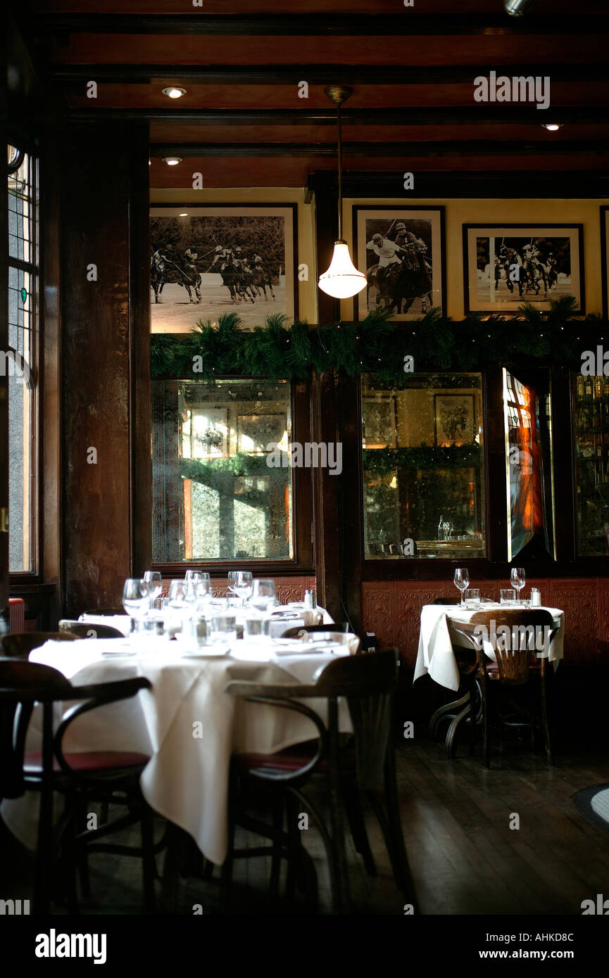 Interior of restaurant Bar Stock Photo - Alamy