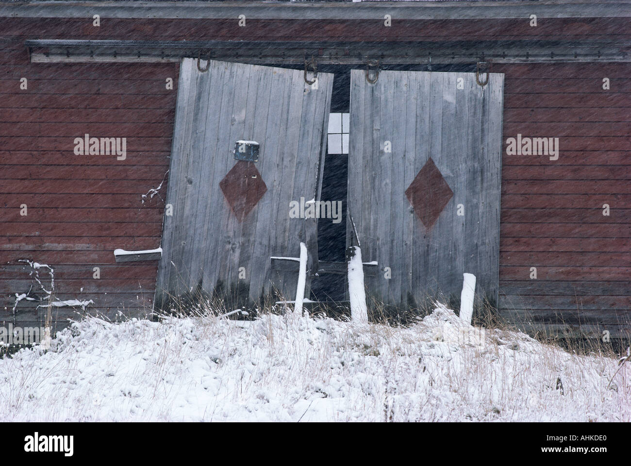BARN DOOR IN JERICHO CENTER VT Stock Photo - Alamy