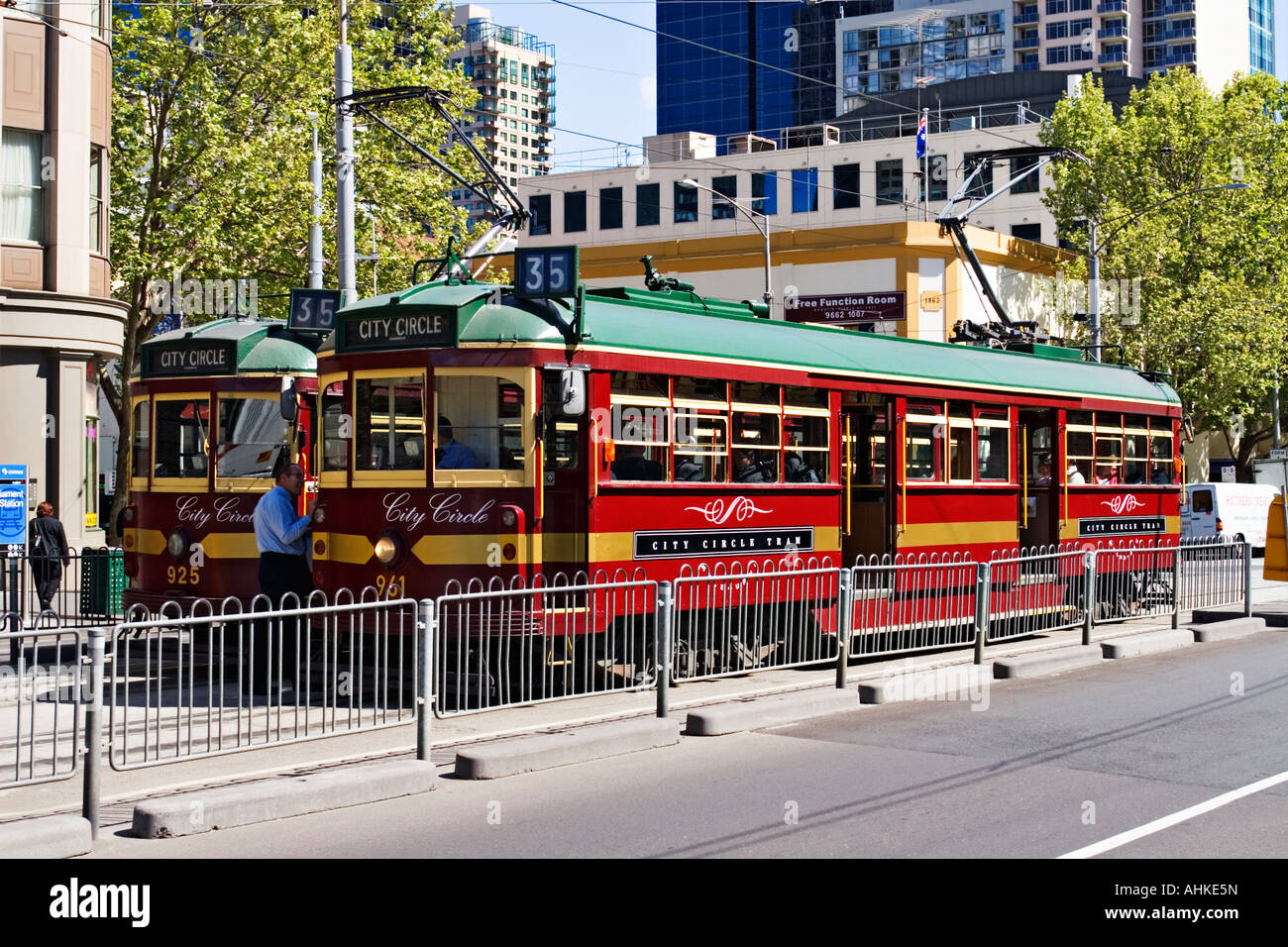 Melbourne Australia / Melbourne "City Circle Trams" in the city of ...