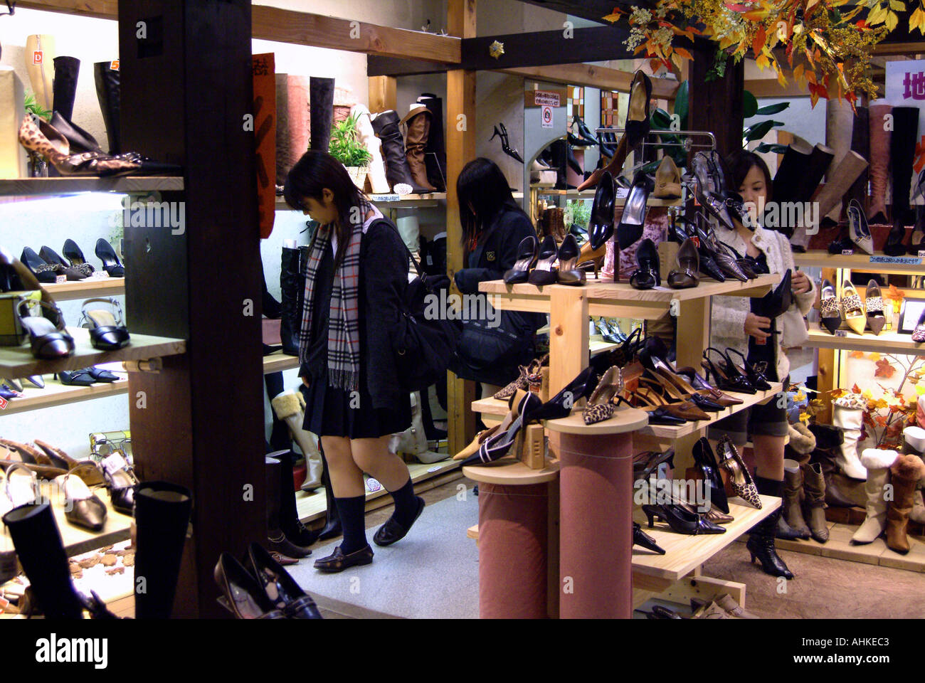 Shoe shop in Shijodori Kyoto Japan Stock Photo - Alamy