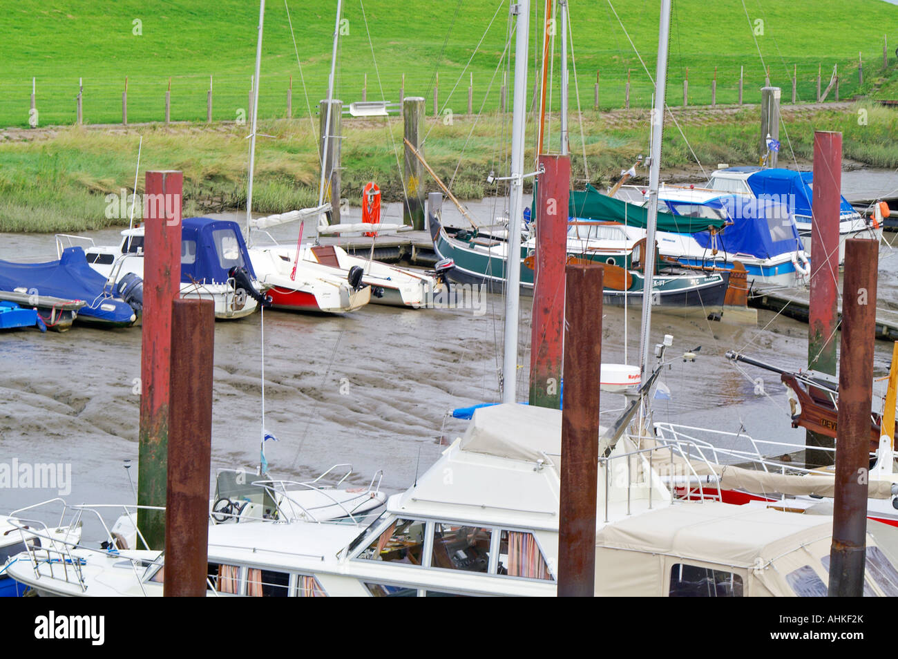 boats without water Stock Photo - Alamy