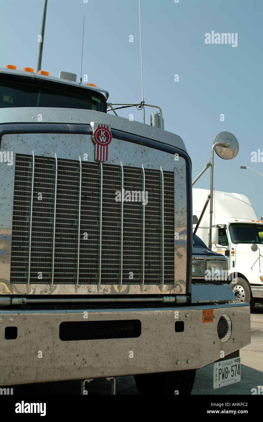 North American truck and semi trailer rig Stock Photo - Alamy