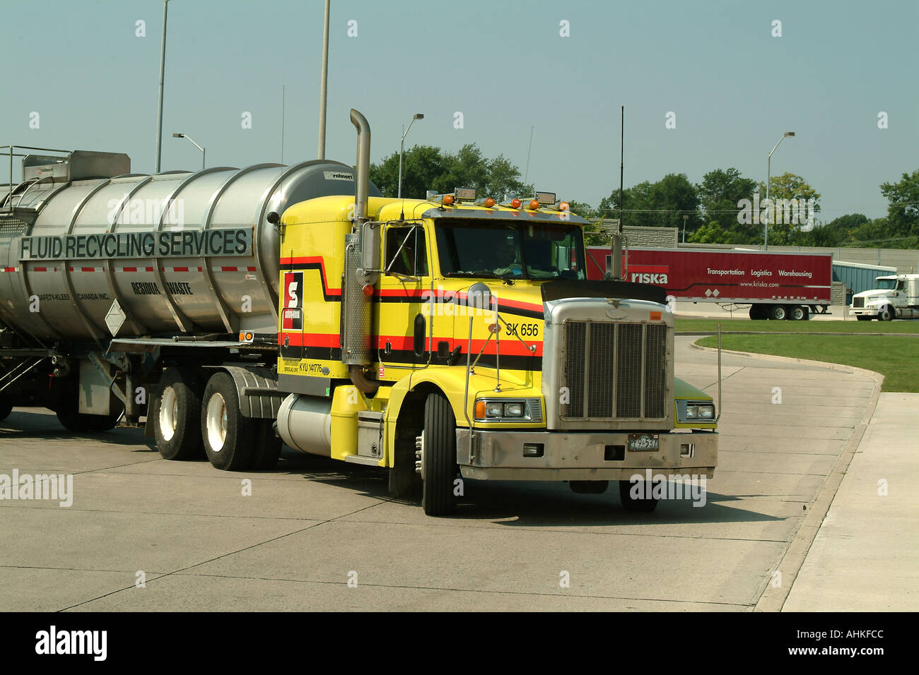 North American truck and semi trailer rig Stock Photo - Alamy