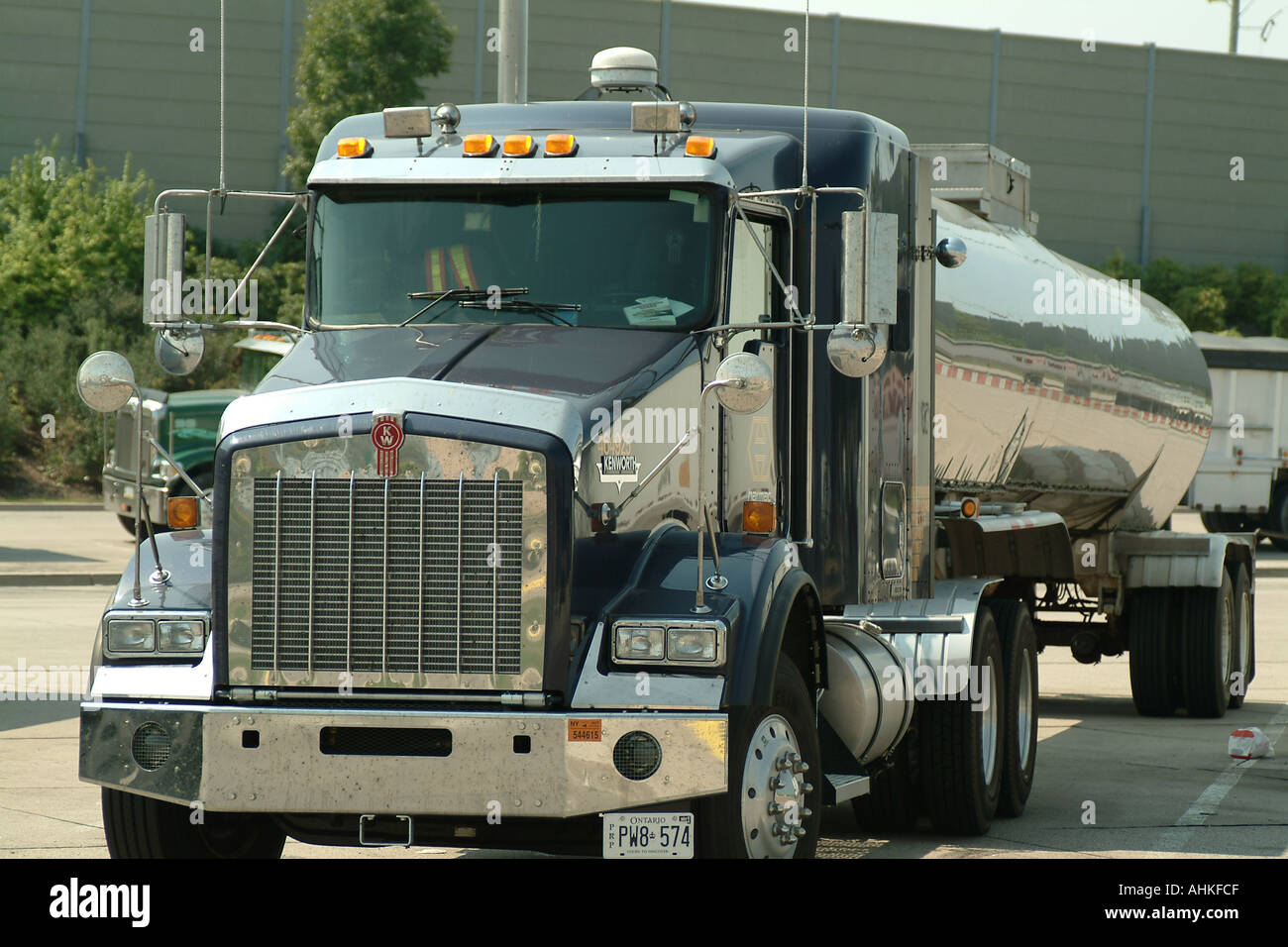 North American truck and semi trailer rig Stock Photo - Alamy
