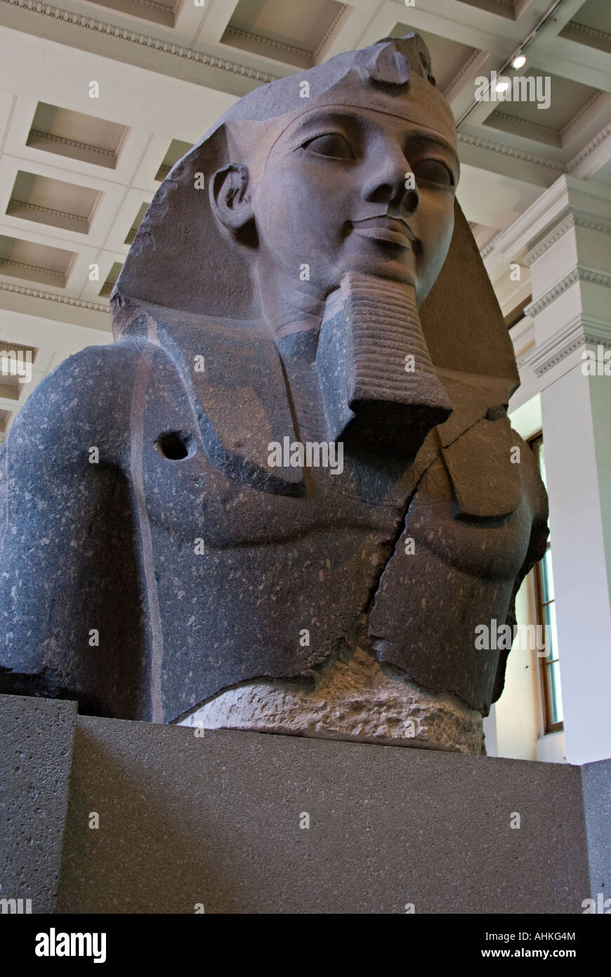 Egyptian Statue In British Museum Stock Photos & Egyptian Statue In ...