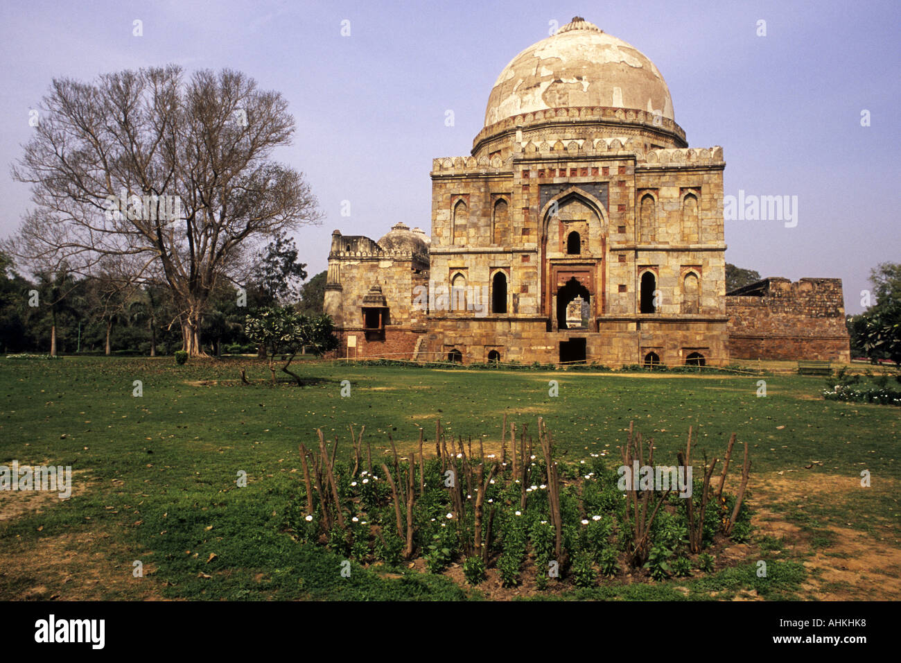 Bara Gumbad, "Big Dome" (1494), Lodi Gardens, Delhi, India Stock Photo ...